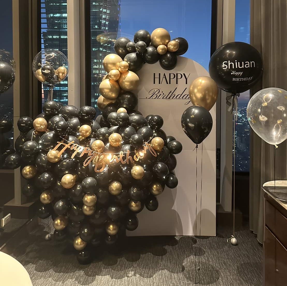 超奢華愛心氣球造景 店長激推 包廂生日佈置 | APRIL BALLOON 四月氣球