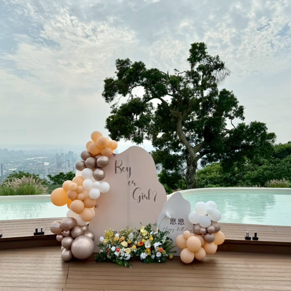 倒映藍天池畔 最美戶外場地 性別揭示佈置 | APRIL BALLOON 四月氣球